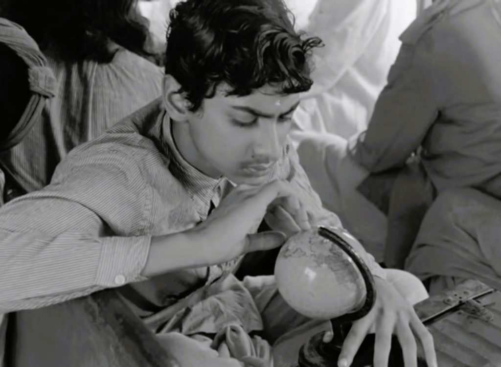 From Apurba Kumar Roy to Manomohan Mitra: Ray's Shifting World-view | By Sauronil Ghosh | Silhouette