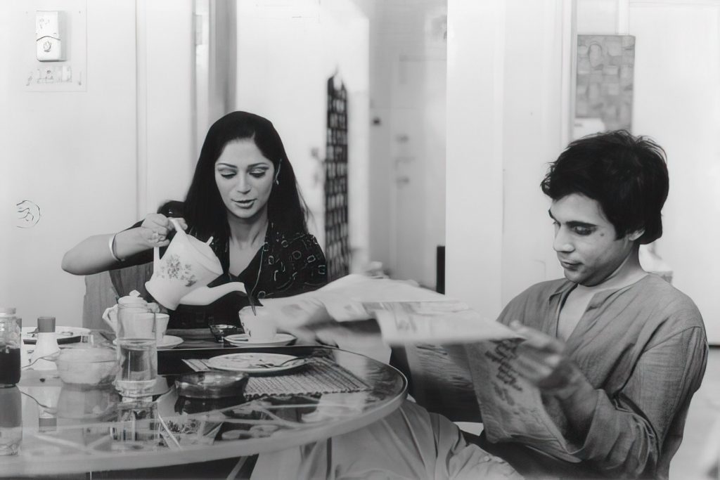 Padatik (Mrinal Sen) Dhritiman Chatterjee Simi Garewal - Silhouette ...
