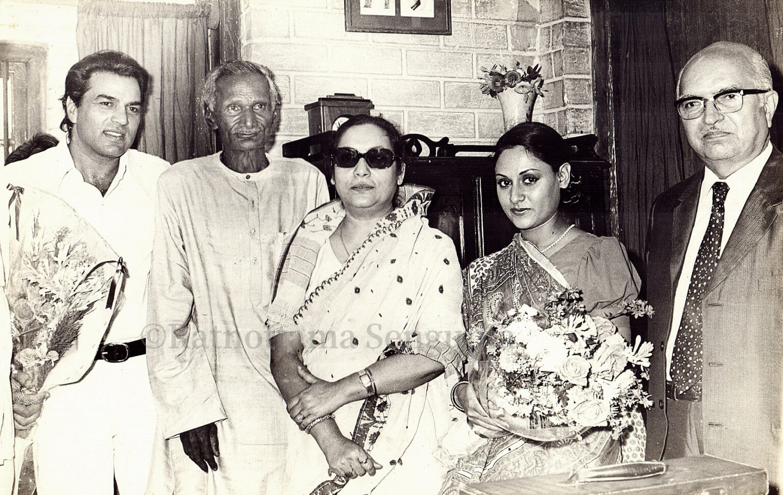 Dharmendra, S H Munshi, Manobina Roy, Jaya Bachchan and Mr Wadia of ...